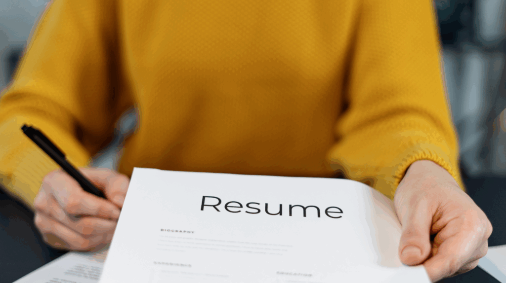 Choose the Right Résumé Format for Your Career Stage